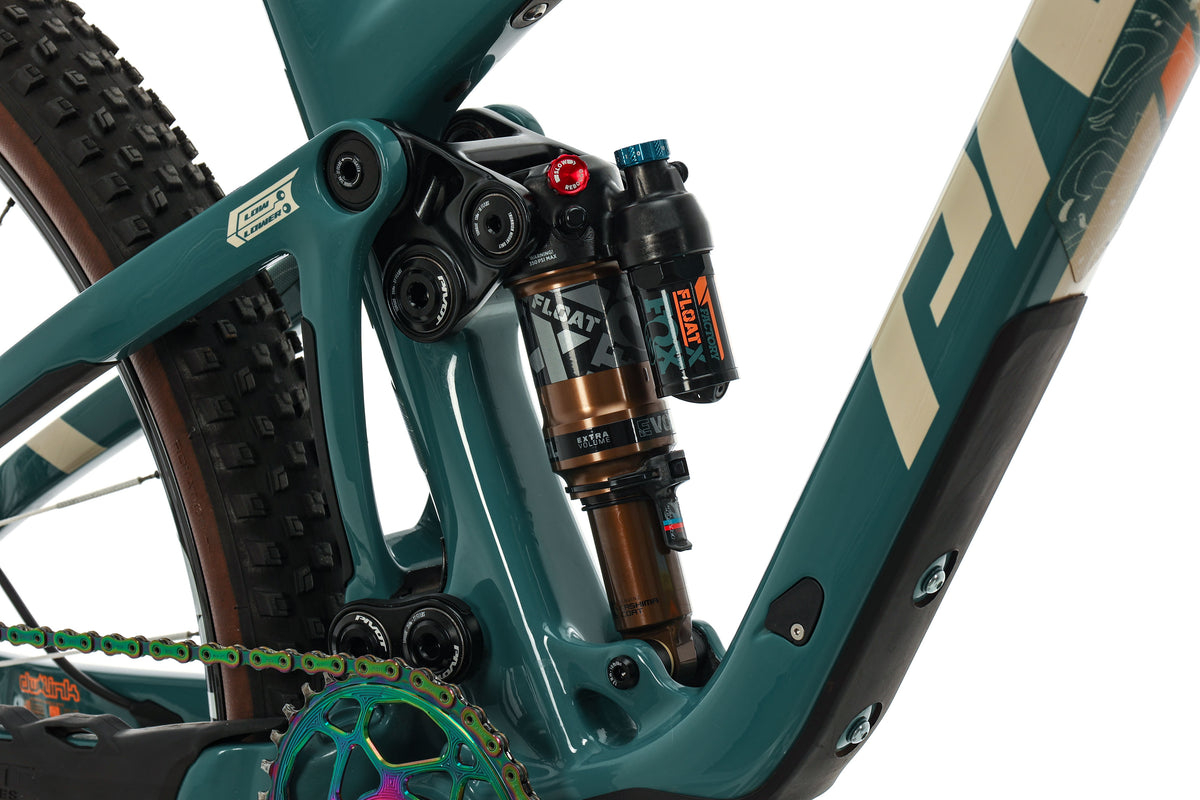 Pivot Trail 429 Enduro Mountain Bike - 2022, Medium | The Pro's Closet ...