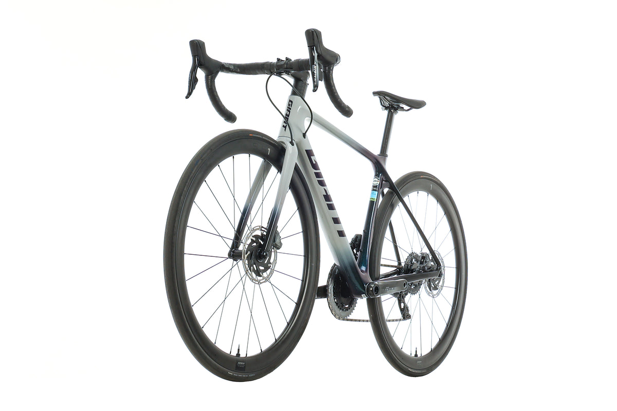 Giant TCR Advanced Pro Disc AR Road Bike - 2022, | The Pro's Closet