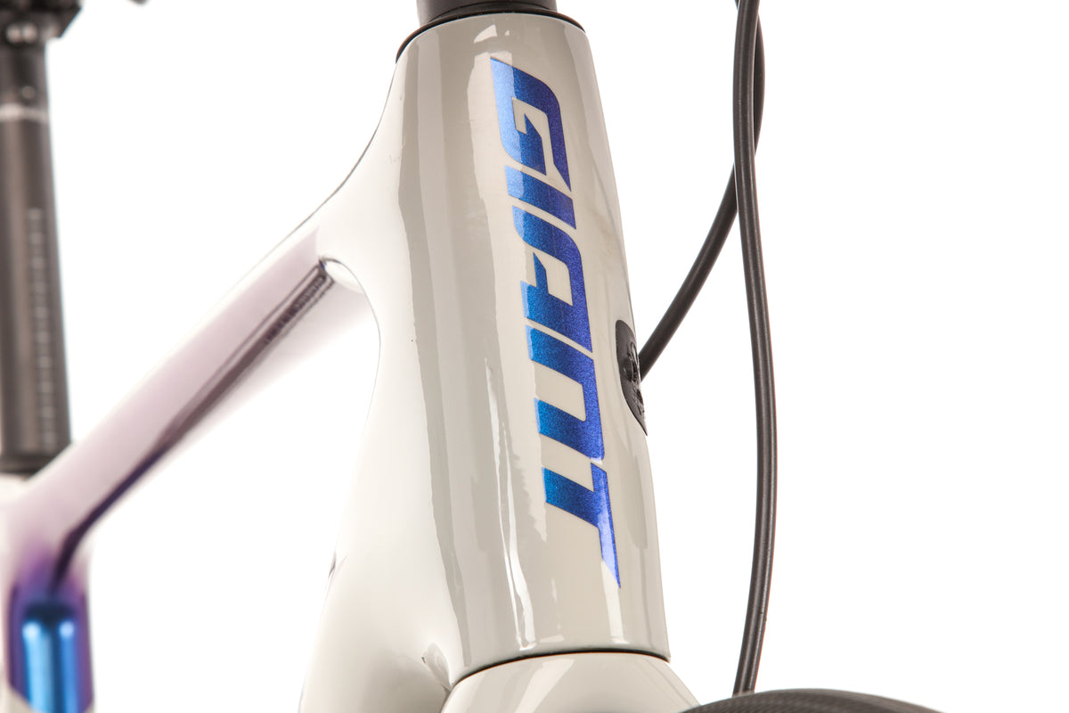 Giant Defy Advanced 2 Road Bike - 2023, Medium | The Pro's Closet