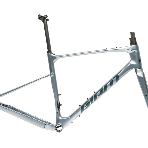Giant Revolt Advanced Pro Medium Frameset - 2022 | The Pro's Closet ...