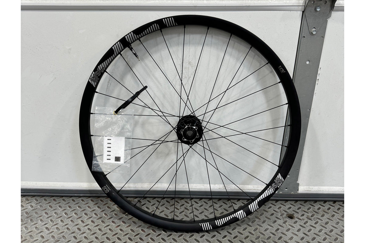 e*thirteen TRSR Carbon Tubeless 27.5" Front Wheel 6-Bolt 20x110mm | The ...