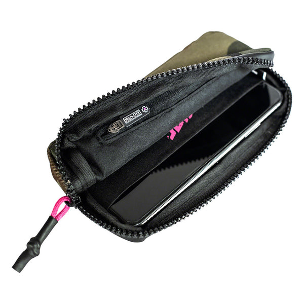Muc-Off Essentials Case - OBA10455 | TPC - The Pro's Closet