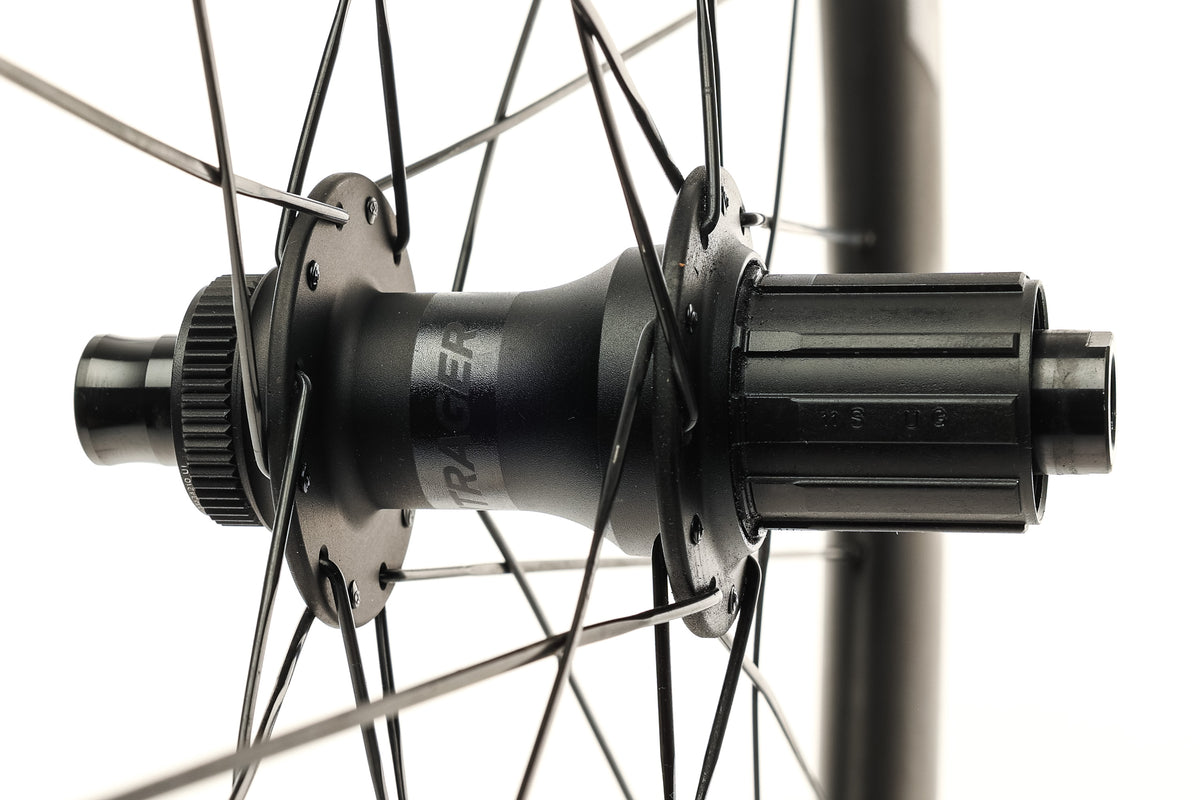 Bontrager Aeolus Elite 50 Carbon Tubeless 700c Wheelset | The Pro's ...