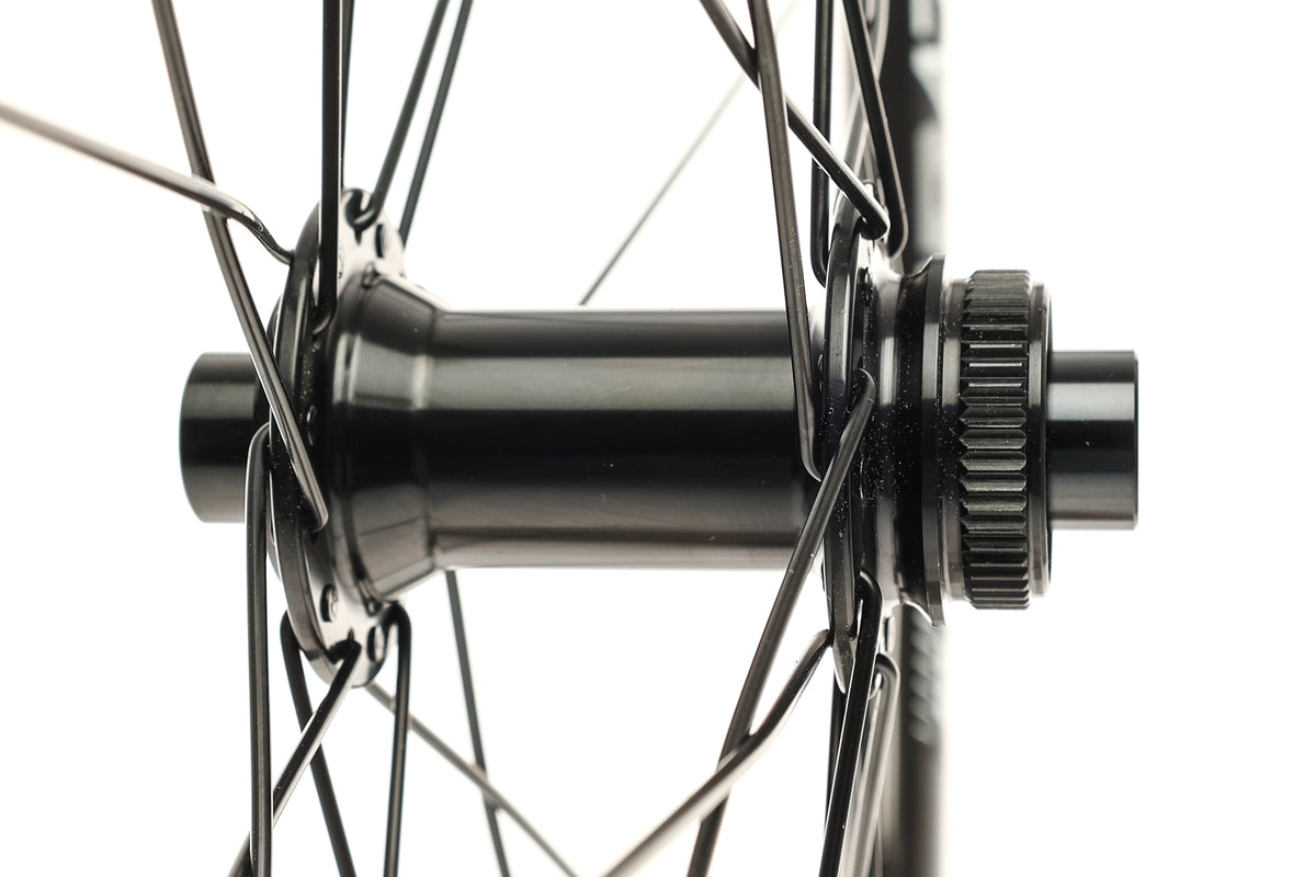DT Swiss R470 db Aluminum Tubeless 700c Wheelset | The Pro's Closet