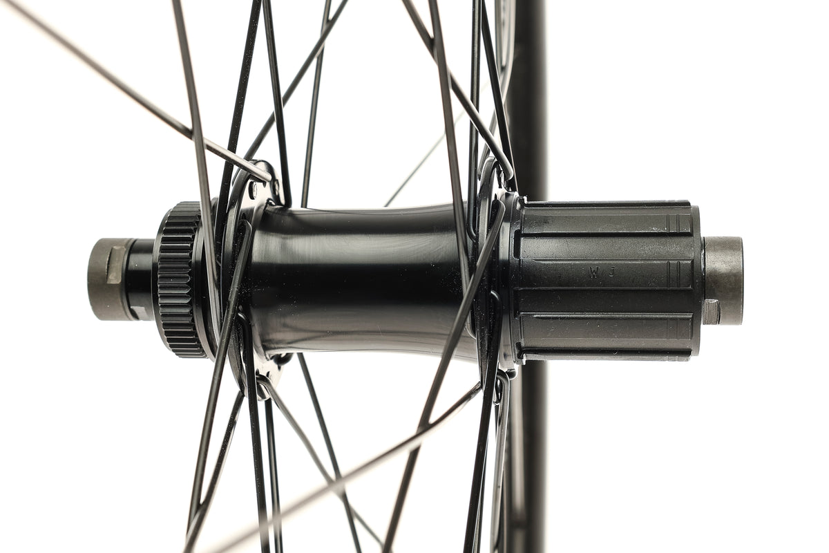 DT Swiss R470 db Aluminum Tubeless 700c Wheelset | The Pro's Closet