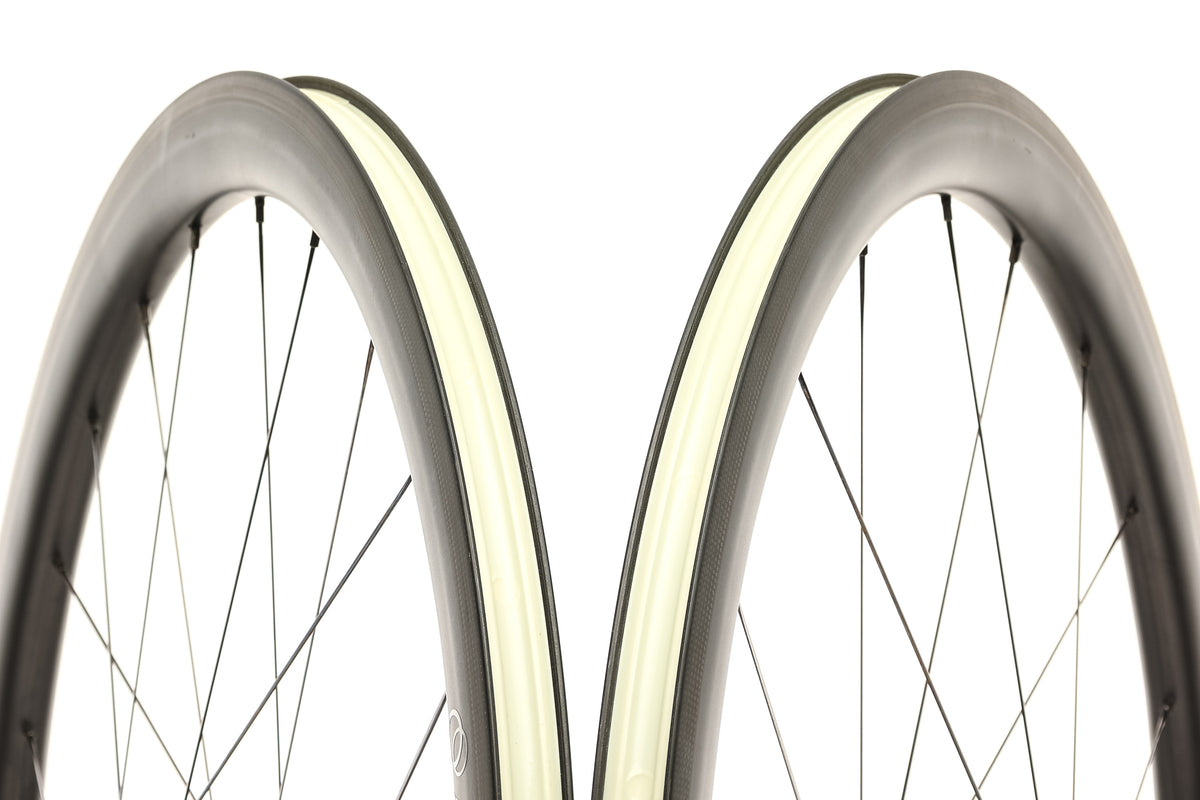 Astral Veil 4 Carbon Tubeless 700c Wheelset | The Pro's Closet