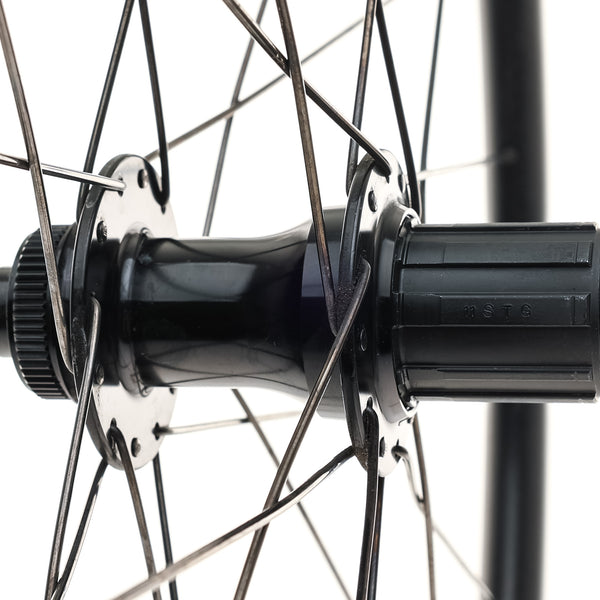 DT Swiss R470 Aluminum Tubeless 700c Wheelset | The Pro's Closet