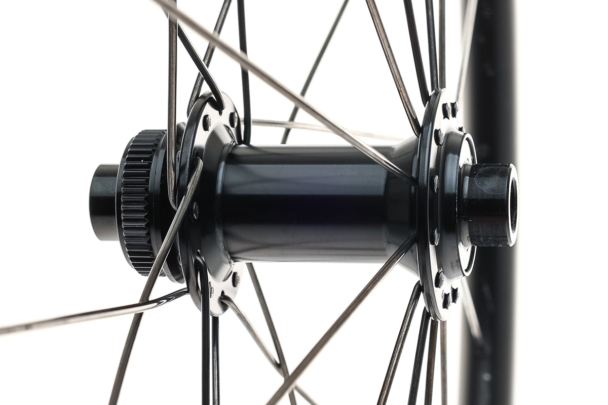 DT Swiss R470 Aluminum Tubeless 700c Wheelset | The Pro's Closet