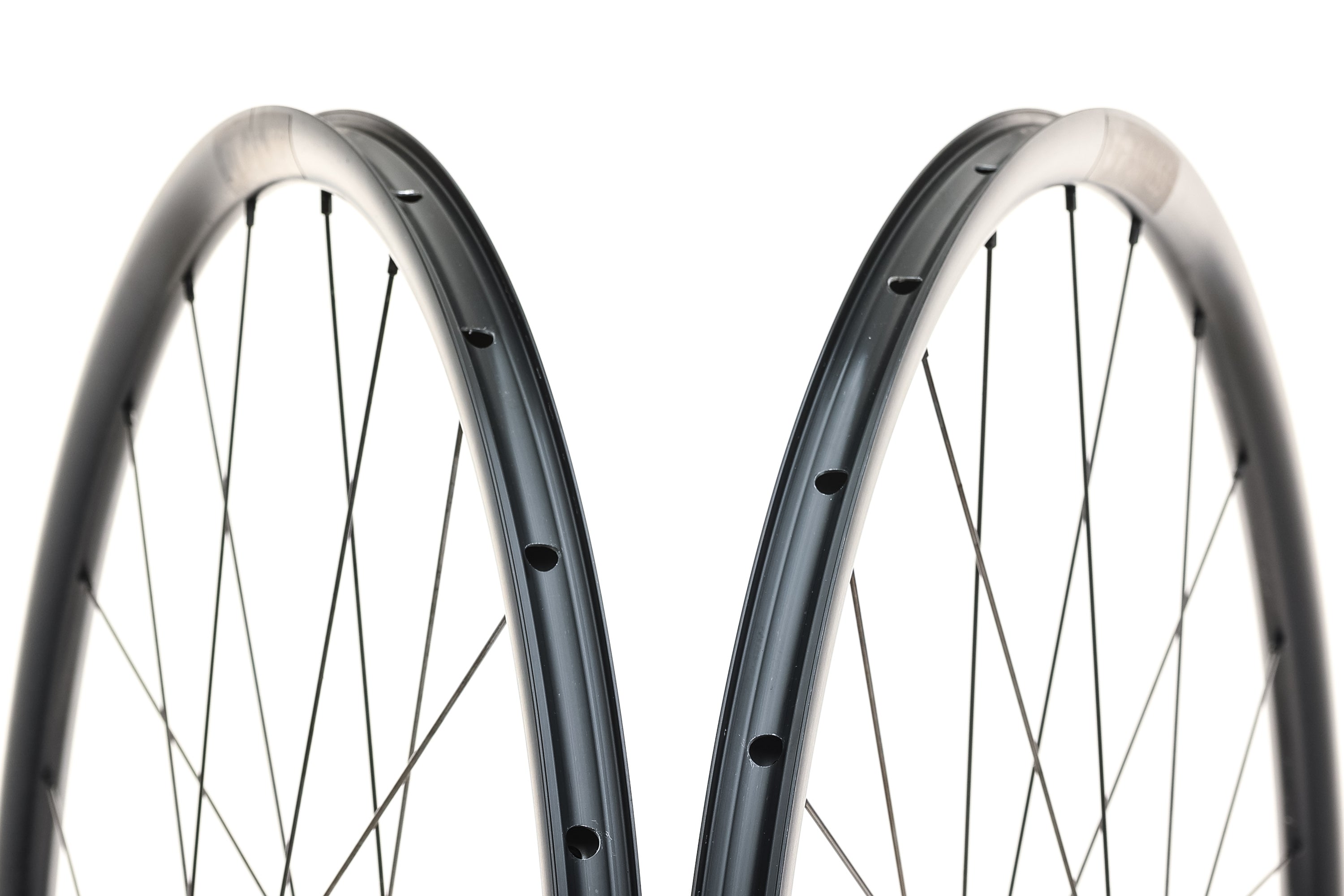 DT Swiss R470 Aluminum Tubeless 700c Wheelset | The Pro's Closet