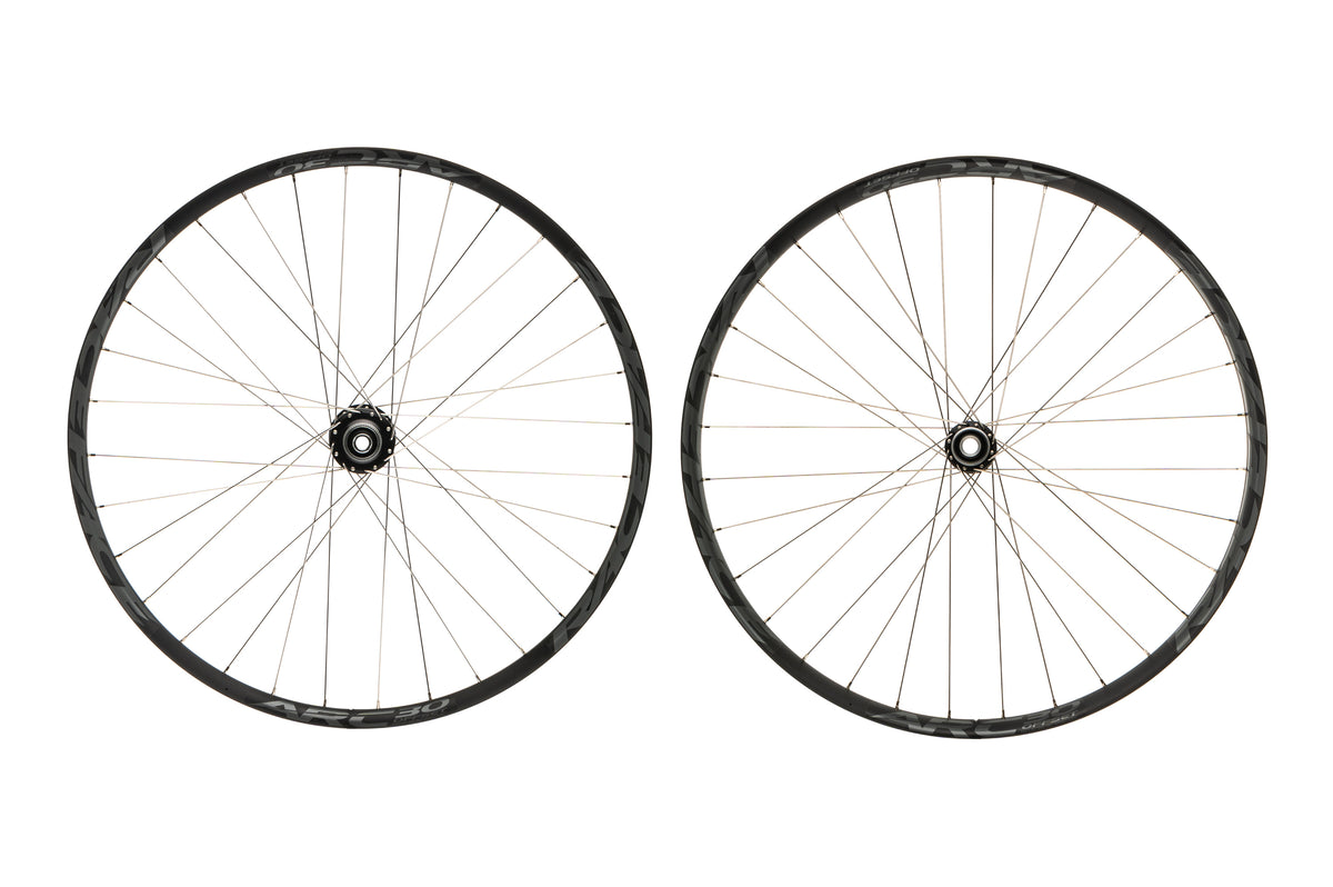 Race Face ARC 30 Offset Super Boost Aluminum Tub | The Pro's Closet