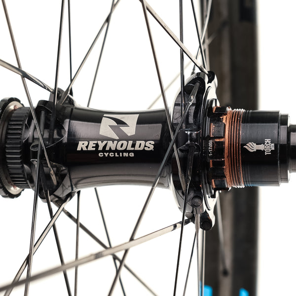 Pivot/Reynolds Plus 407 w/ i9 Hubs Carbon Tubele | The Pro's Closet