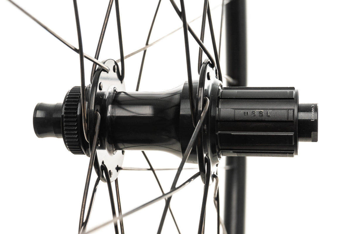 DT Swiss R470 Aluminum Tubeless 700c Wheelset | The Pro's Closet