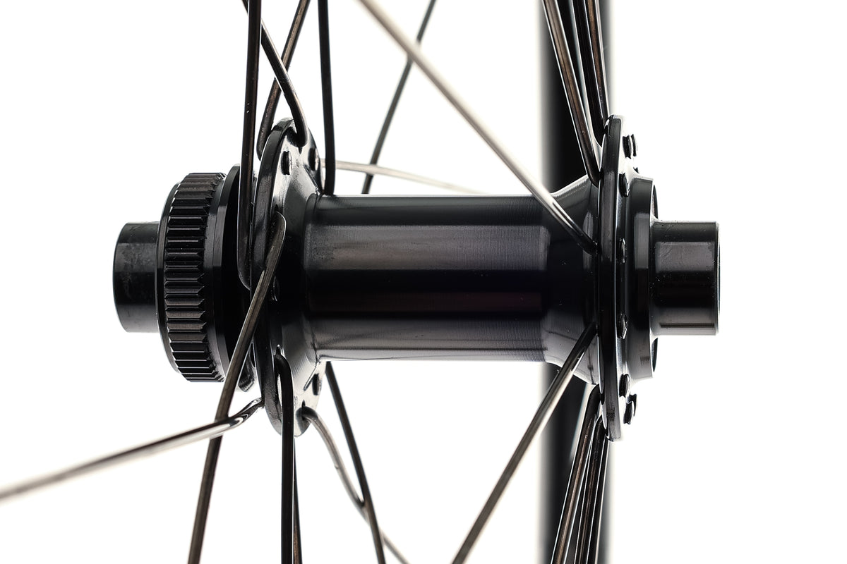 DT Swiss R470 Aluminum Tubeless 700c Wheelset | The Pro's Closet
