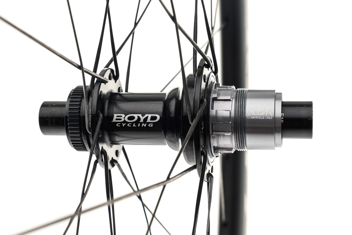 Boyd Cycling Pinnacle Disc Carbon Tubeless 700c | The Pro's Closet