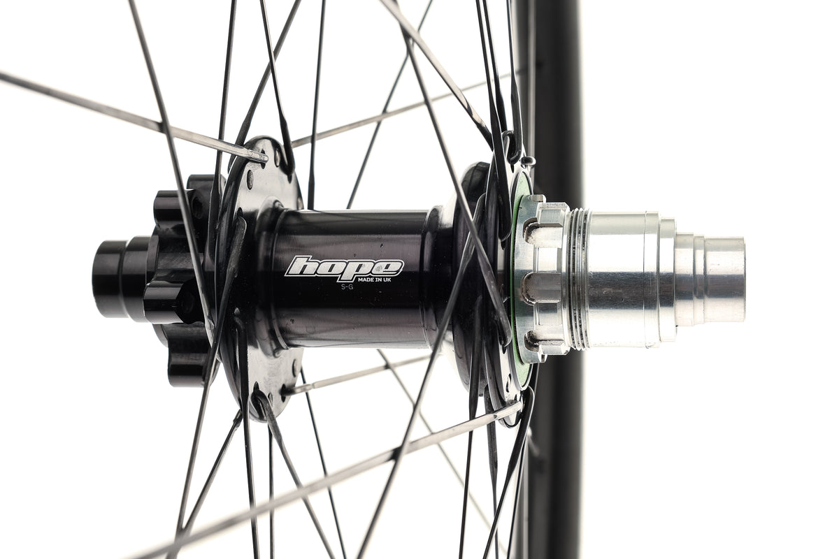 Light Bicycle Recon Pro XC725 w/ Hope Pro 4 Hubs | The Pro's Closet