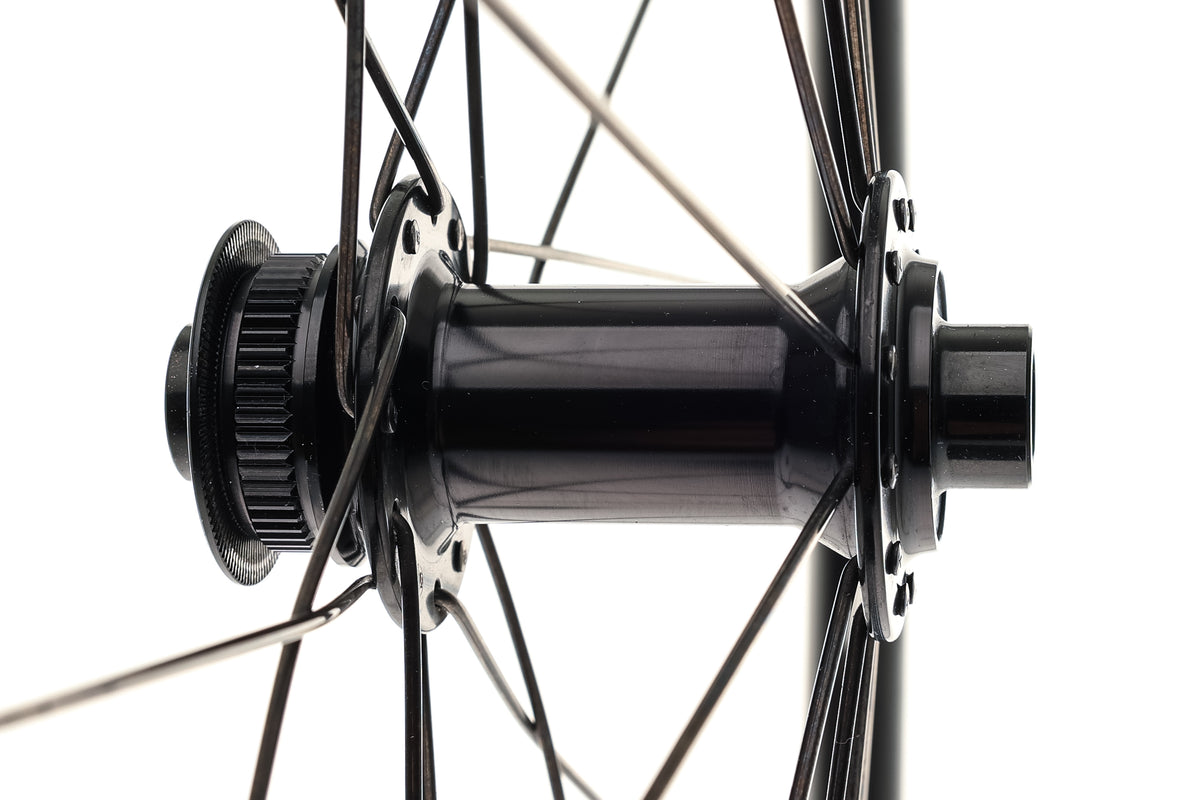 DT Swiss R470 Aluminum Tubeless 700c Wheelset | The Pro's Closet